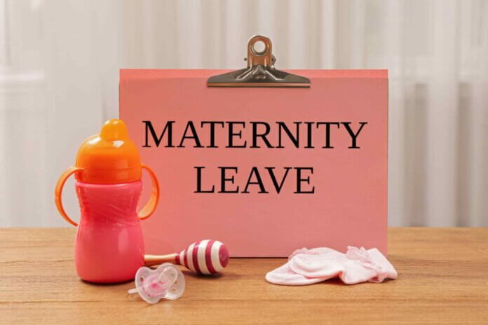 How to Write a Maternity Leave Request for Office (5 Email Samples)
