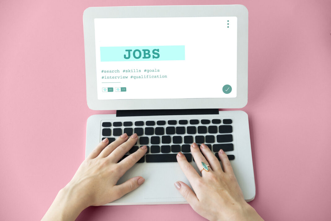 How to Send a Resume by Email Correctly (With Examples)